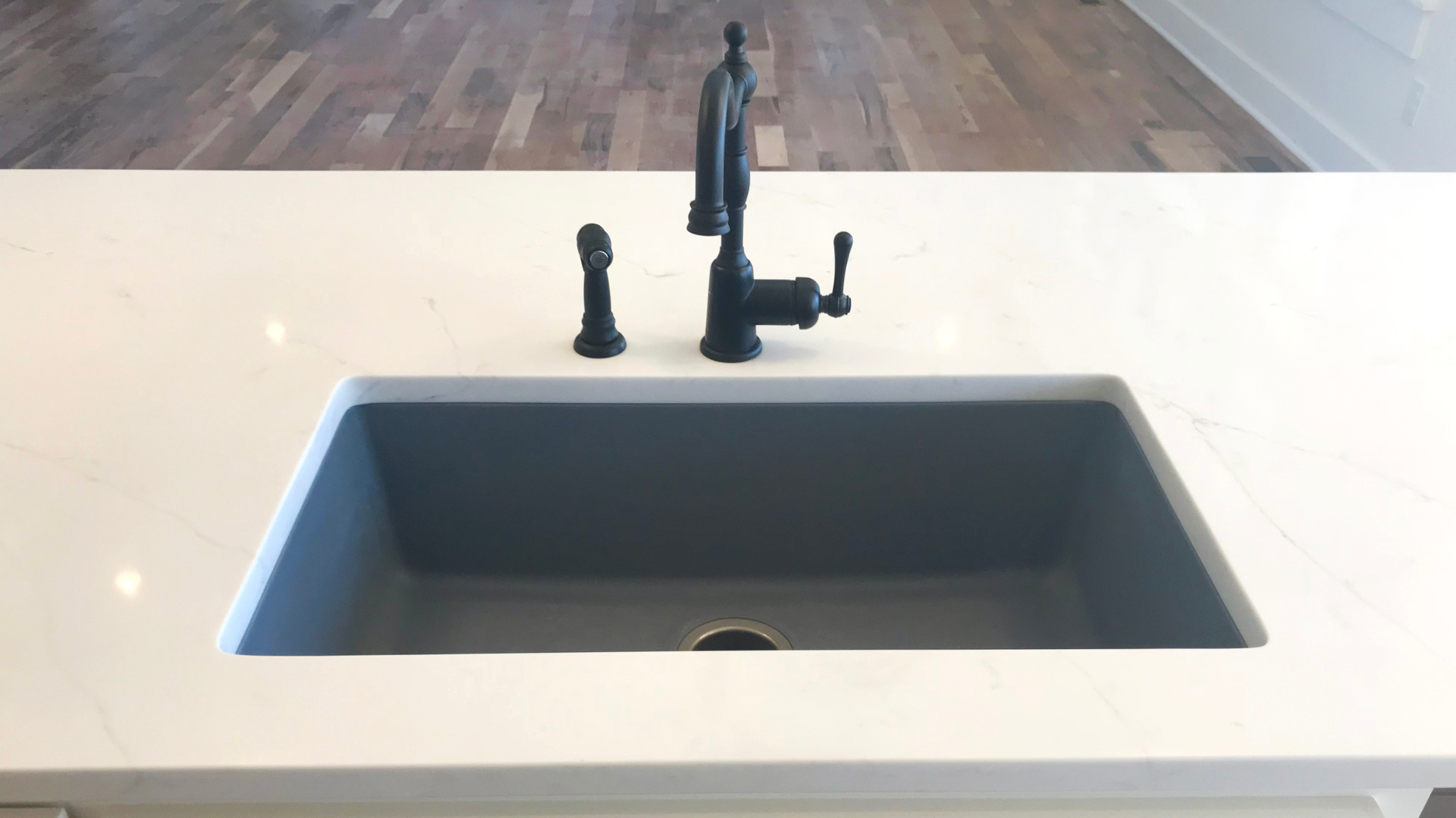 Modern Kitchen Sinks That Elevate Your Home Design